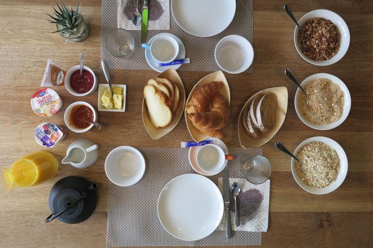 Preparare una colazione sana e leggera: cosa mangiare